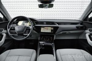 Черный Ауди E-Tron 2021 в Рига, объемом двигателя 0.00 л и пробегом 65 тыс. км за 30000 €, фото 12 на AUTOMOTO.COM.LV