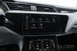 Черный Ауди E-Tron 2021 в Рига, объемом двигателя 0.00 л и пробегом 65 тыс. км за 30000 €, фото 51 на AUTOMOTO.COM.LV