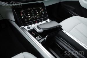 Черный Ауди E-Tron 2021 в Рига, объемом двигателя 0.00 л и пробегом 65 тыс. км за 30000 €, фото 58 на AUTOMOTO.COM.LV