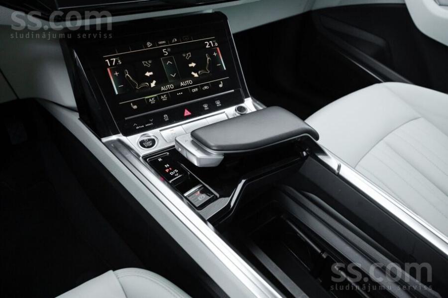Черный Ауди E-Tron 2021 в Рига, объемом двигателя 0.00 л и пробегом 65 тыс. км за 30000 €, фото 58 на AUTOMOTO.COM.LV