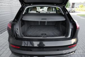 Черный Ауди E-Tron 2021 в Рига, объемом двигателя 0.00 л и пробегом 65 тыс. км за 30000 €, фото 63 на AUTOMOTO.COM.LV