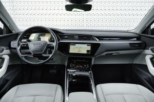 Black Audi E-Tron 2021 in Marupe, with an engine capacity of 0.00 L and mileage of 61 thousand km for 38950 €, photo 7 on AUTOMOTO.COM.LV