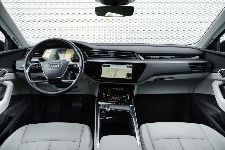 Black Audi E-Tron 2021 in Marupe, with an engine capacity of 0.00 L and mileage of 61 thousand km for 38950 €, photo 7 on AUTOMOTO.COM.LV