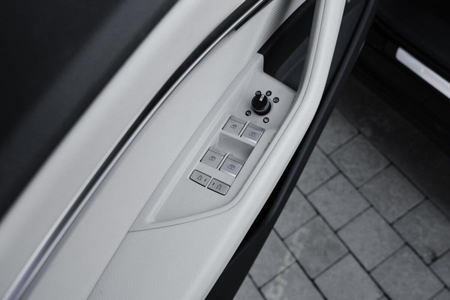 Black Audi E-Tron 2021 in Marupe, with an engine capacity of 0.00 L and mileage of 61 thousand km for 38950 €, photo 8 on AUTOMOTO.COM.LV
