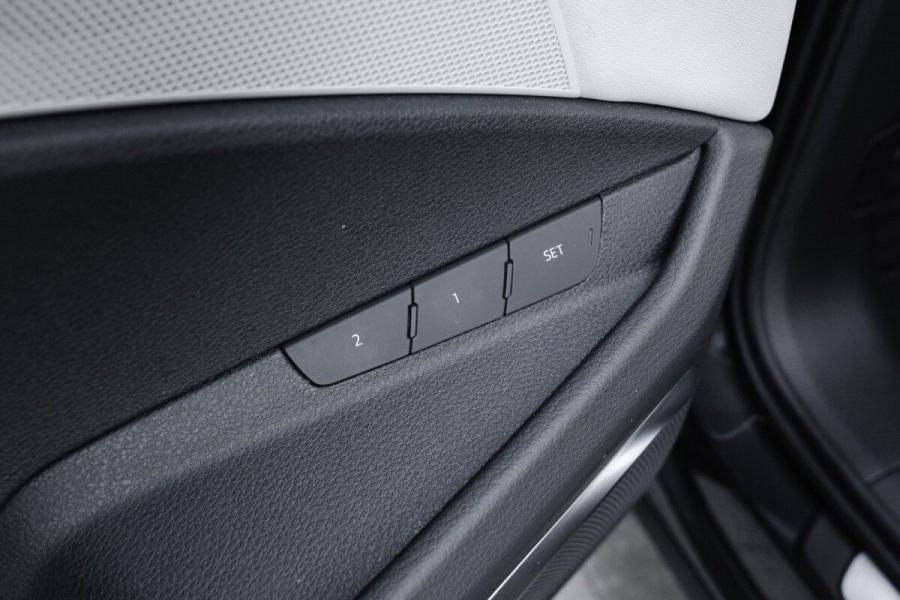 Black Audi E-Tron 2021 in Marupe, with an engine capacity of 0.00 L and mileage of 61 thousand km for 38950 €, photo 9 on AUTOMOTO.COM.LV