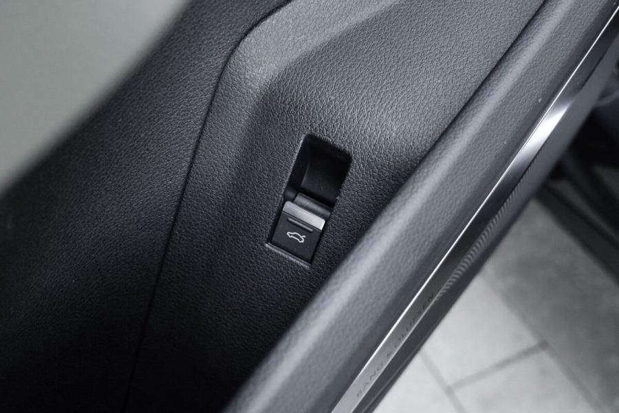 Black Audi E-Tron 2021 in Marupe, with an engine capacity of 0.00 L and mileage of 61 thousand km for 38950 €, photo 10 on AUTOMOTO.COM.LV