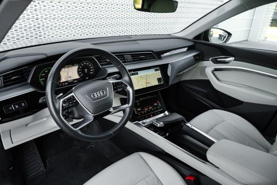 Black Audi E-Tron 2021 in Marupe, with an engine capacity of 0.00 L and mileage of 61 thousand km for 38950 €, photo 12 on AUTOMOTO.COM.LV