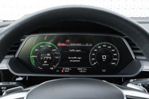 Black Audi E-Tron 2021 in Marupe, with an engine capacity of 0.00 L and mileage of 61 thousand km for 38950 €, photo 16 on AUTOMOTO.COM.LV