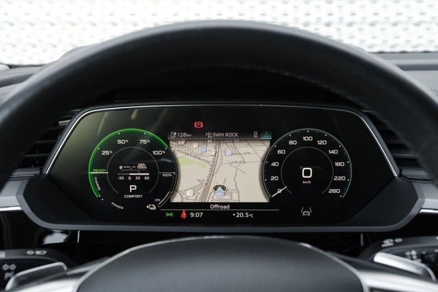 Black Audi E-Tron 2021 in Marupe, with an engine capacity of 0.00 L and mileage of 61 thousand km for 38950 €, photo 17 on AUTOMOTO.COM.LV