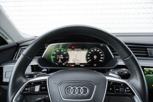 Black Audi E-Tron 2021 in Marupe, with an engine capacity of 0.00 L and mileage of 61 thousand km for 38950 €, photo 18 on AUTOMOTO.COM.LV
