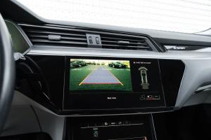 Black Audi E-Tron 2021 in Marupe, with an engine capacity of 0.00 L and mileage of 61 thousand km for 38950 €, photo 19 on AUTOMOTO.COM.LV