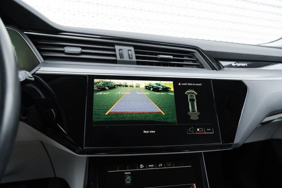 Black Audi E-Tron 2021 in Marupe, with an engine capacity of 0.00 L and mileage of 61 thousand km for 38950 €, photo 19 on AUTOMOTO.COM.LV