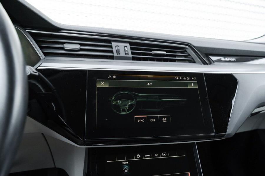 Black Audi E-Tron 2021 in Marupe, with an engine capacity of 0.00 L and mileage of 61 thousand km for 38950 €, photo 20 on AUTOMOTO.COM.LV