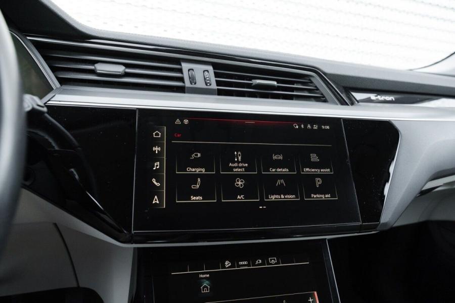 Black Audi E-Tron 2021 in Marupe, with an engine capacity of 0.00 L and mileage of 61 thousand km for 38950 €, photo 22 on AUTOMOTO.COM.LV