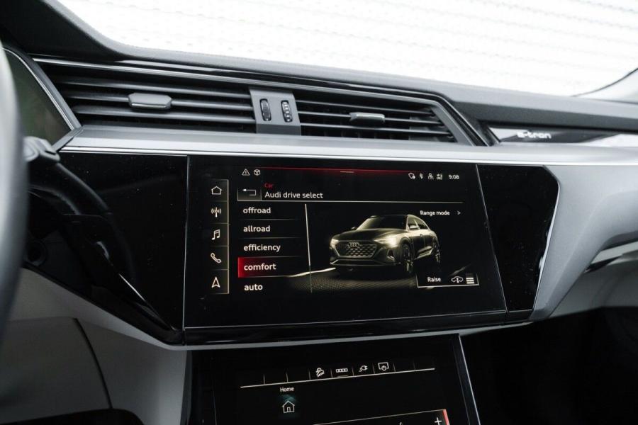 Black Audi E-Tron 2021 in Marupe, with an engine capacity of 0.00 L and mileage of 61 thousand km for 38950 €, photo 23 on AUTOMOTO.COM.LV