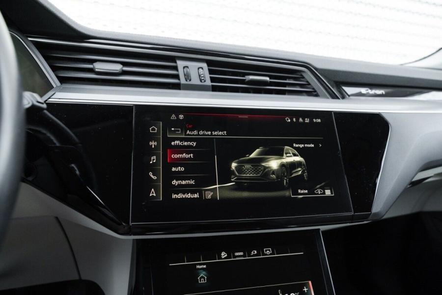 Black Audi E-Tron 2021 in Marupe, with an engine capacity of 0.00 L and mileage of 61 thousand km for 38950 €, photo 24 on AUTOMOTO.COM.LV