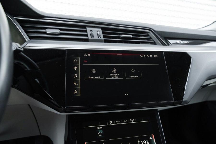 Black Audi E-Tron 2021 in Marupe, with an engine capacity of 0.00 L and mileage of 61 thousand km for 38950 €, photo 25 on AUTOMOTO.COM.LV