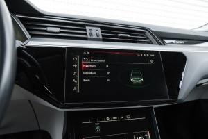 Black Audi E-Tron 2021 in Marupe, with an engine capacity of 0.00 L and mileage of 61 thousand km for 38950 €, photo 26 on AUTOMOTO.COM.LV