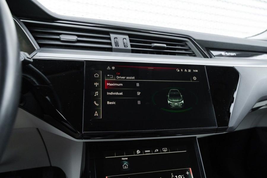 Black Audi E-Tron 2021 in Marupe, with an engine capacity of 0.00 L and mileage of 61 thousand km for 38950 €, photo 26 on AUTOMOTO.COM.LV