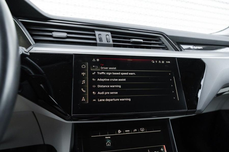 Black Audi E-Tron 2021 in Marupe, with an engine capacity of 0.00 L and mileage of 61 thousand km for 38950 €, photo 28 on AUTOMOTO.COM.LV