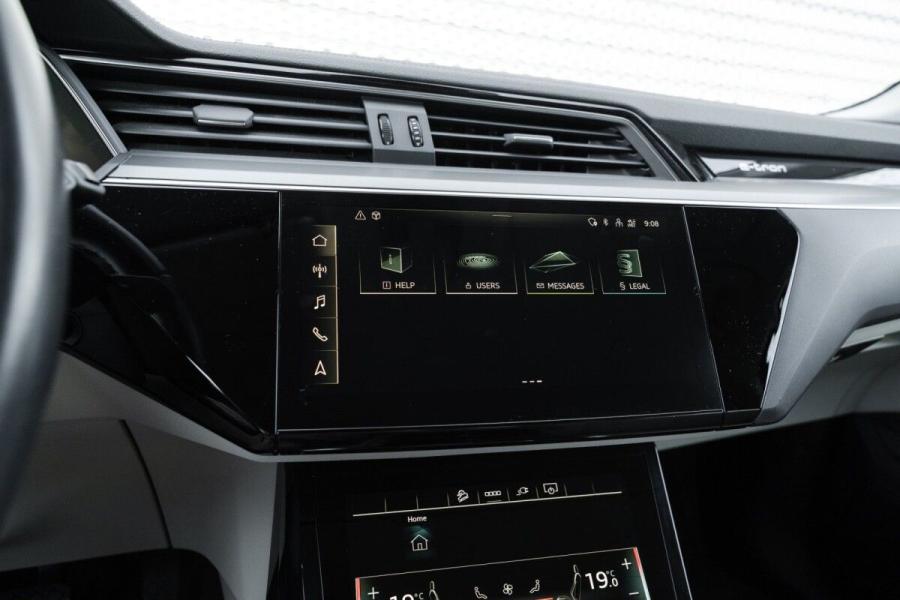 Black Audi E-Tron 2021 in Marupe, with an engine capacity of 0.00 L and mileage of 61 thousand km for 38950 €, photo 29 on AUTOMOTO.COM.LV