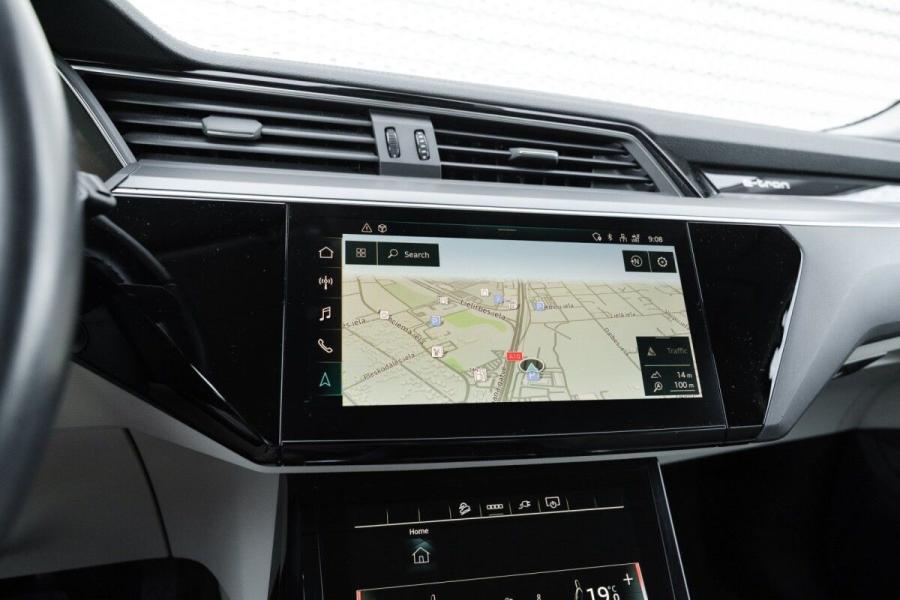Black Audi E-Tron 2021 in Marupe, with an engine capacity of 0.00 L and mileage of 61 thousand km for 38950 €, photo 30 on AUTOMOTO.COM.LV