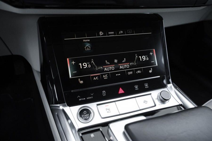 Black Audi E-Tron 2021 in Marupe, with an engine capacity of 0.00 L and mileage of 61 thousand km for 38950 €, photo 32 on AUTOMOTO.COM.LV