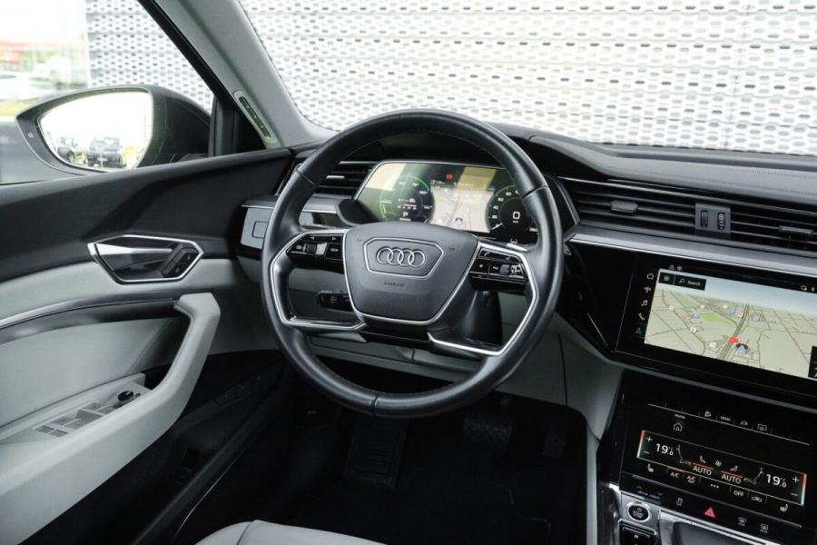 Black Audi E-Tron 2021 in Marupe, with an engine capacity of 0.00 L and mileage of 61 thousand km for 38950 €, photo 33 on AUTOMOTO.COM.LV
