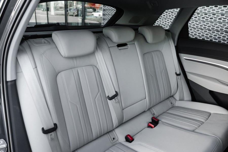 Black Audi E-Tron 2021 in Marupe, with an engine capacity of 0.00 L and mileage of 61 thousand km for 38950 €, photo 34 on AUTOMOTO.COM.LV