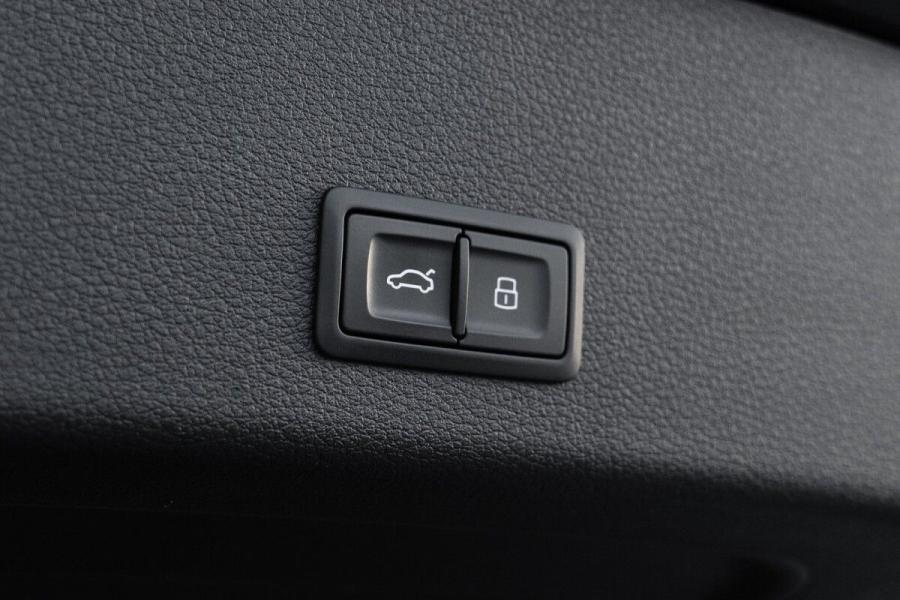 Black Audi E-Tron 2021 in Marupe, with an engine capacity of 0.00 L and mileage of 61 thousand km for 38950 €, photo 36 on AUTOMOTO.COM.LV