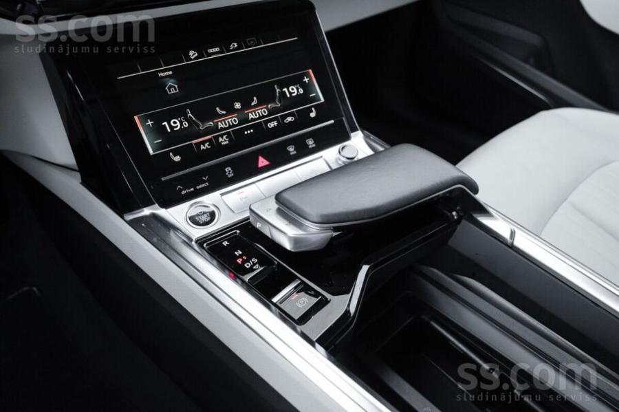 Melns Audi E-Tron 2021 Rīga, ar dzinēja tilpumu 0.00 L un nobraukumu 61 tūkst. km par 38950 €, foto 31 vietnē AUTOMOTO.COM.LV