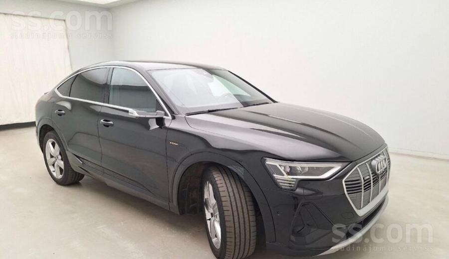 Black Audi E-Tron 2021 in Riga, with an engine capacity of 0.00 L and mileage of 61 thousand km for 31950 €, photo 3 on AUTOMOTO.COM.LV