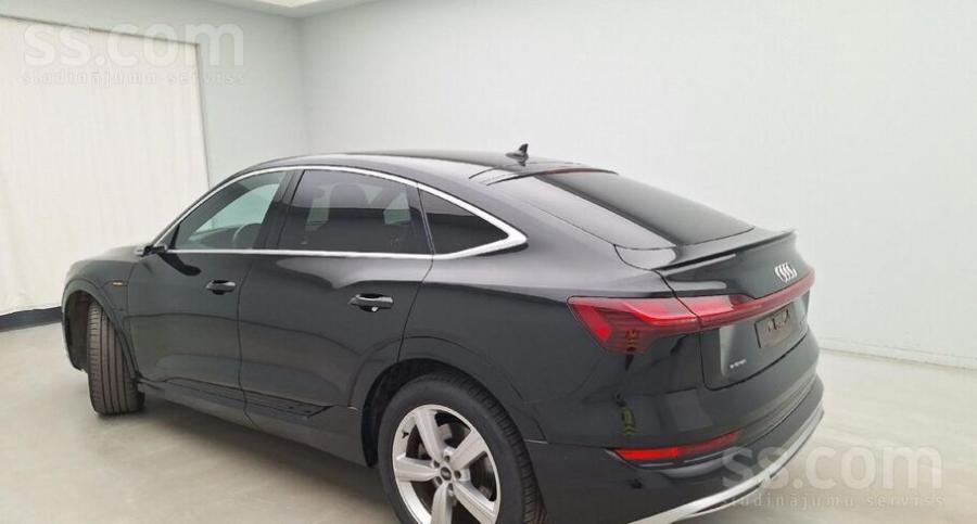 Black Audi E-Tron 2021 in Riga, with an engine capacity of 0.00 L and mileage of 61 thousand km for 31950 €, photo 4 on AUTOMOTO.COM.LV