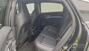 Black Audi E-Tron 2021 in Riga, with an engine capacity of 0.00 L and mileage of 61 thousand km for 31950 €, photo 9 on AUTOMOTO.COM.LV