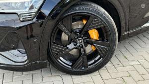 Melns Audi E-Tron 2021 Radviliškis, ar dzinēja tilpumu 0.00 L un nobraukumu 54 tūkst. km par 33578 €, foto 9 vietnē AUTOMOTO.COM.LV