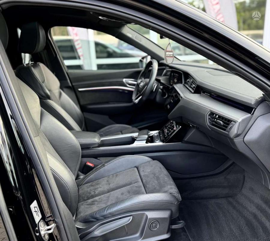 Melns Audi E-Tron 2021 Radviliškis, ar dzinēja tilpumu 0.00 L un nobraukumu 54 tūkst. km par 33578 €, foto 22 vietnē AUTOMOTO.COM.LV