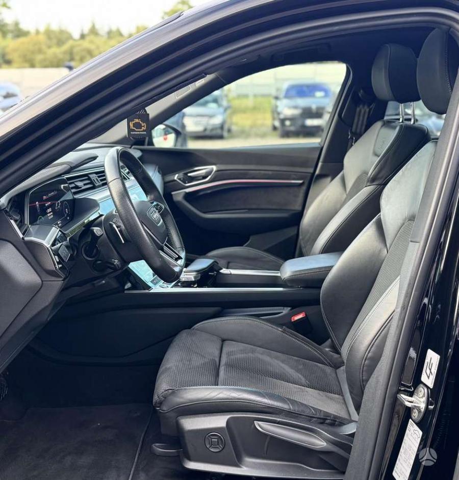 Melns Audi E-Tron 2021 Radviliškis, ar dzinēja tilpumu 0.00 L un nobraukumu 54 tūkst. km par 33578 €, foto 23 vietnē AUTOMOTO.COM.LV