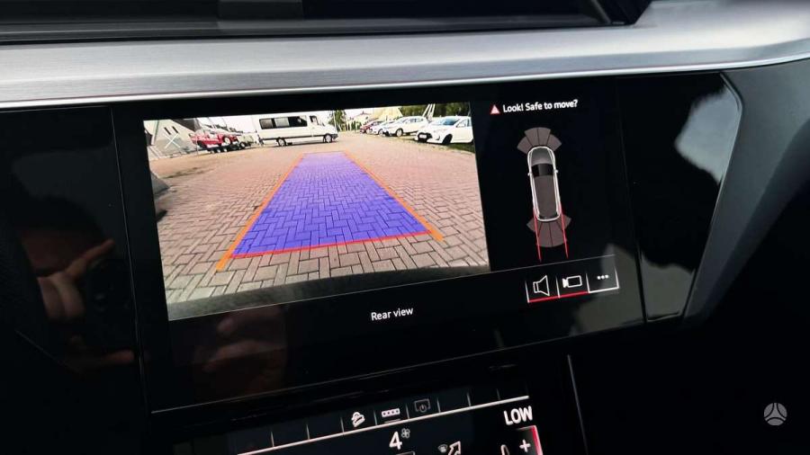 Melns Audi E-Tron 2021 Radviliškis, ar dzinēja tilpumu 0.00 L un nobraukumu 54 tūkst. km par 33578 €, foto 29 vietnē AUTOMOTO.COM.LV