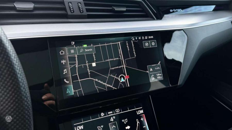 Melns Audi E-Tron 2021 Radviliškis, ar dzinēja tilpumu 0.00 L un nobraukumu 54 tūkst. km par 33578 €, foto 30 vietnē AUTOMOTO.COM.LV