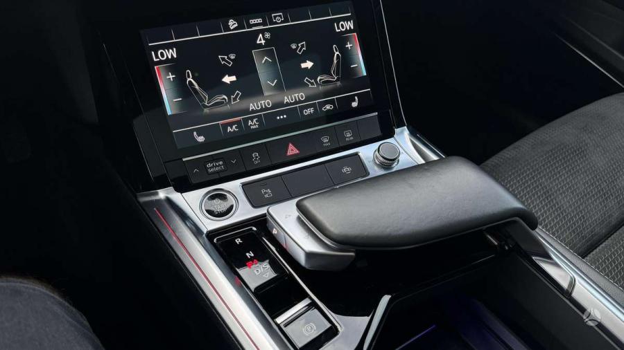Melns Audi E-Tron 2021 Radviliškis, ar dzinēja tilpumu 0.00 L un nobraukumu 54 tūkst. km par 33578 €, foto 31 vietnē AUTOMOTO.COM.LV