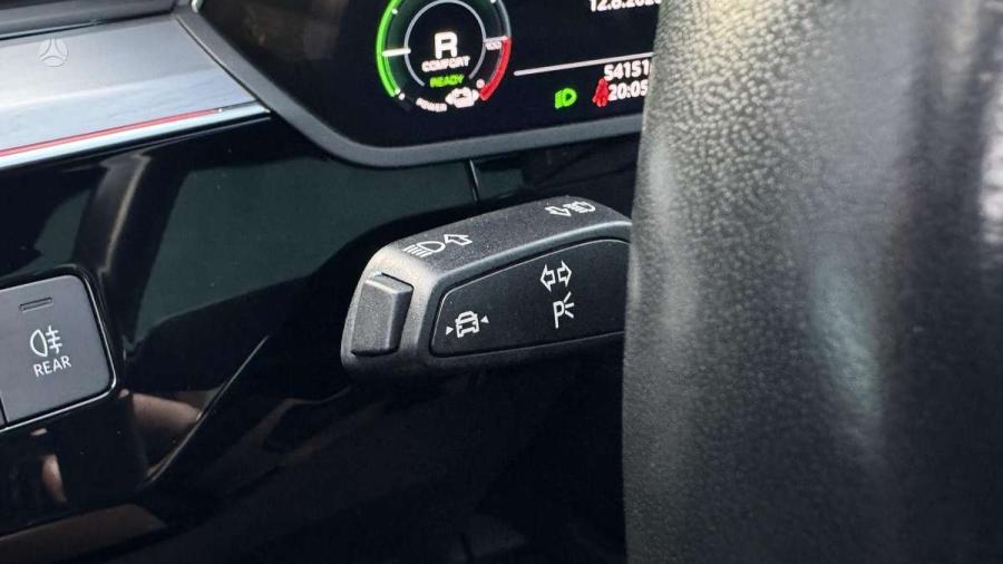 Melns Audi E-Tron 2021 Radviliškis, ar dzinēja tilpumu 0.00 L un nobraukumu 54 tūkst. km par 33578 €, foto 33 vietnē AUTOMOTO.COM.LV
