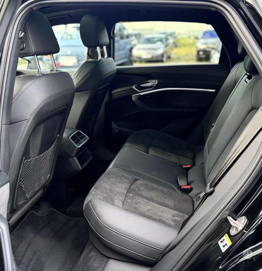 Melns Audi E-Tron 2021 Radviliškis, ar dzinēja tilpumu 0.00 L un nobraukumu 54 tūkst. km par 33578 €, foto 39 vietnē AUTOMOTO.COM.LV