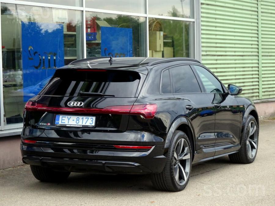 Черный Ауди E-Tron 2021 в Рига, объемом двигателя 0.00 л и пробегом 195 тыс. км за 24900 €, фото 3 на AUTOMOTO.COM.LV
