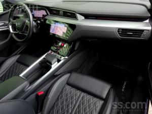 Черный Ауди E-Tron 2021 в Рига, объемом двигателя 0.00 л и пробегом 195 тыс. км за 24900 €, фото 9 на AUTOMOTO.COM.LV