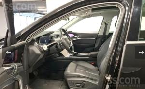 Black Audi E-Tron 2021 in Riga, with an engine capacity of 0.00 L and mileage of 71 thousand km for 25950 €, photo 7 on AUTOMOTO.COM.LV