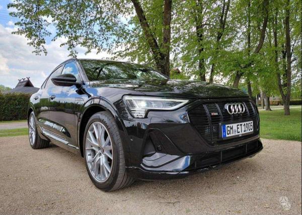 Black Audi E-Tron 2021 in Vilkaviskis, with an engine capacity of 0.00 L and mileage of 58 thousand km for 27400 €, photo 1 on AUTOMOTO.COM.LV