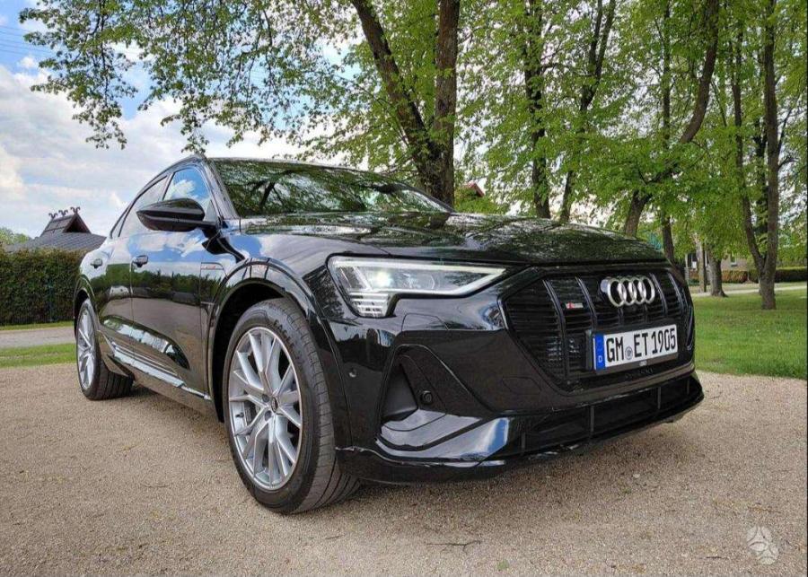 Black Audi E-Tron 2021 in Vilkaviskis, with an engine capacity of 0.00 L and mileage of 58 thousand km for 27400 €, photo 1 on AUTOMOTO.COM.LV