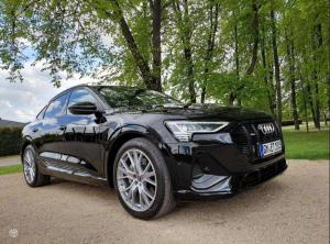Black Audi E-Tron 2021 in Vilkaviskis, with an engine capacity of 0.00 L and mileage of 58 thousand km for 27400 €, photo 3 on AUTOMOTO.COM.LV