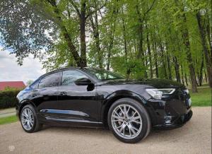 Black Audi E-Tron 2021 in Vilkaviskis, with an engine capacity of 0.00 L and mileage of 58 thousand km for 27400 €, photo 5 on AUTOMOTO.COM.LV