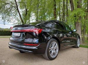 Black Audi E-Tron 2021 in Vilkaviskis, with an engine capacity of 0.00 L and mileage of 58 thousand km for 27400 €, photo 6 on AUTOMOTO.COM.LV